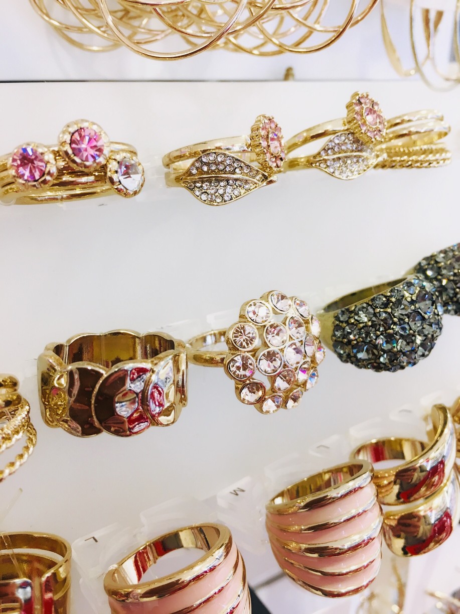 Les différents types et styles de bijoux - Horlogerie ancienne